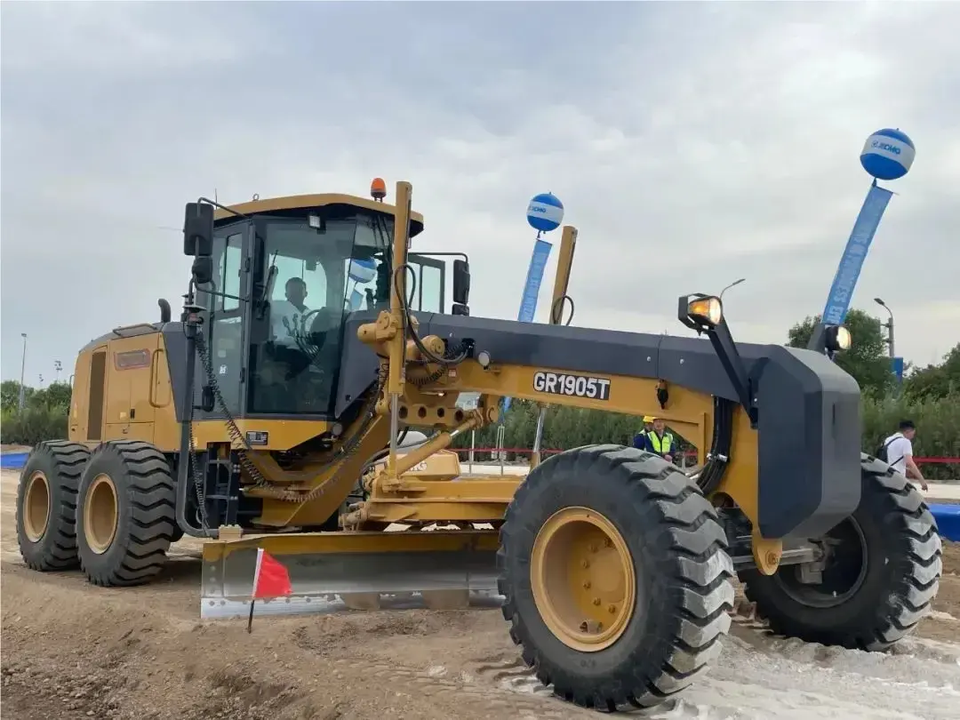 GR1905T Motor Grader Featuring Articulated Frame Steering Design 190HP Heavy Duty Grader with ...