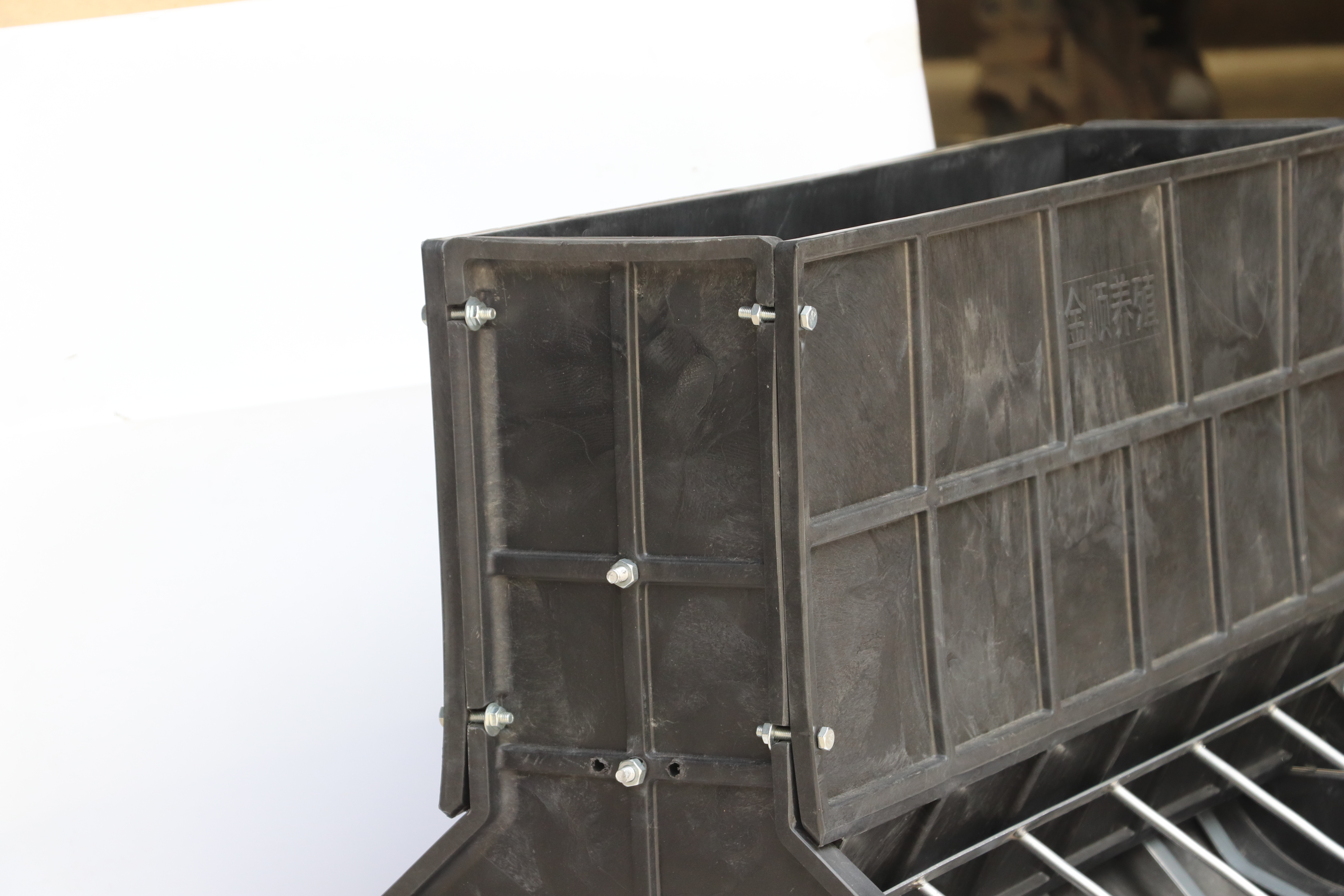 Reliable Solutions for Efficient pig trough equip Systems in Agriculture