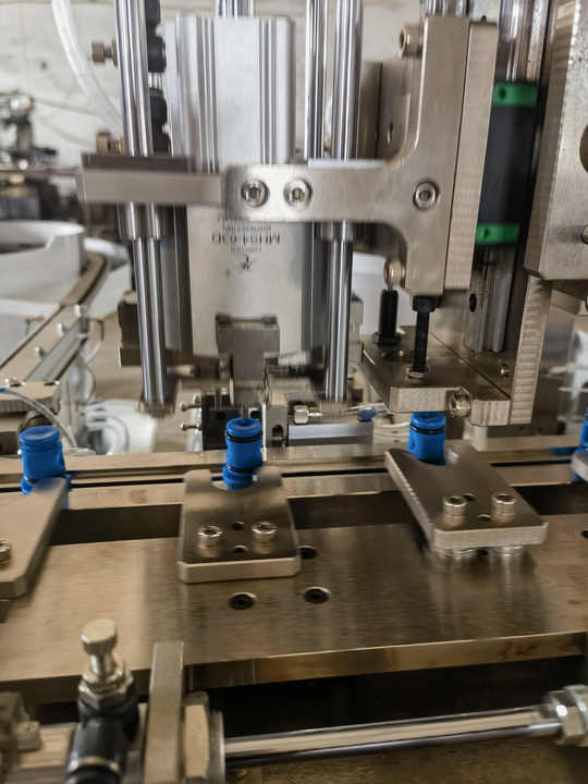 High Efficiency Automatic Assembly Machine with Vibrating Feeder Bowl