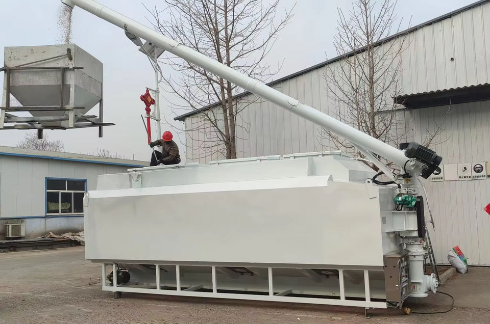 Feeding System Bulk Feed Transport Tank Truck Ton for Silo Dump Bulk ...