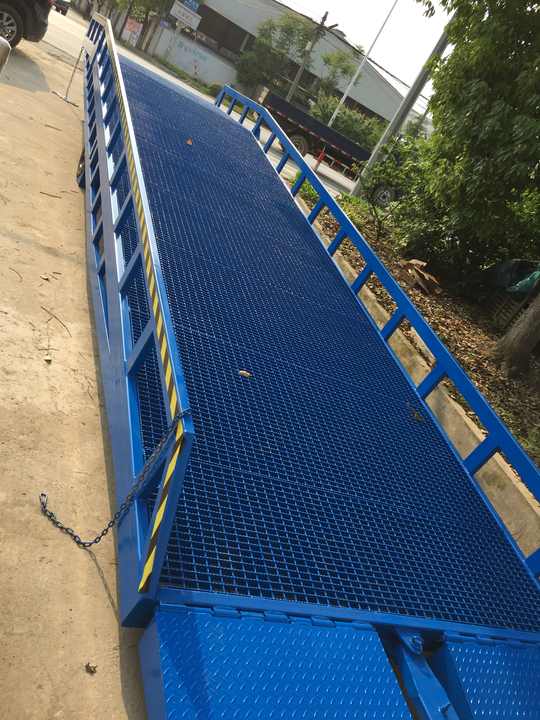 8T, 10T, 15T Movable Dock Leveler - Efficient Cargo Handling