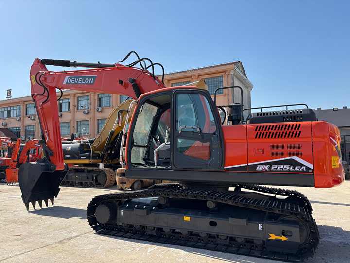 DEVELON DX225 Excavator - Efficient and Reliable Performance