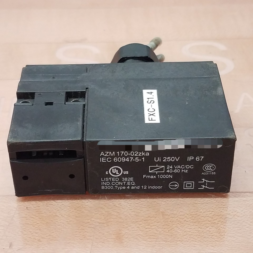 New Original Ready AZM170-02zka Warehouse Industrial Automation PLC ...