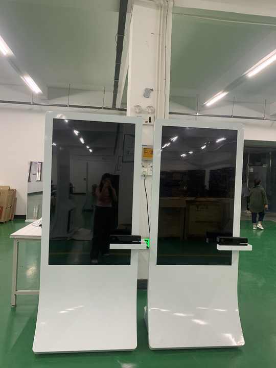 AR Virtual Dressing Mirror - 65 Inch Interactive Projection