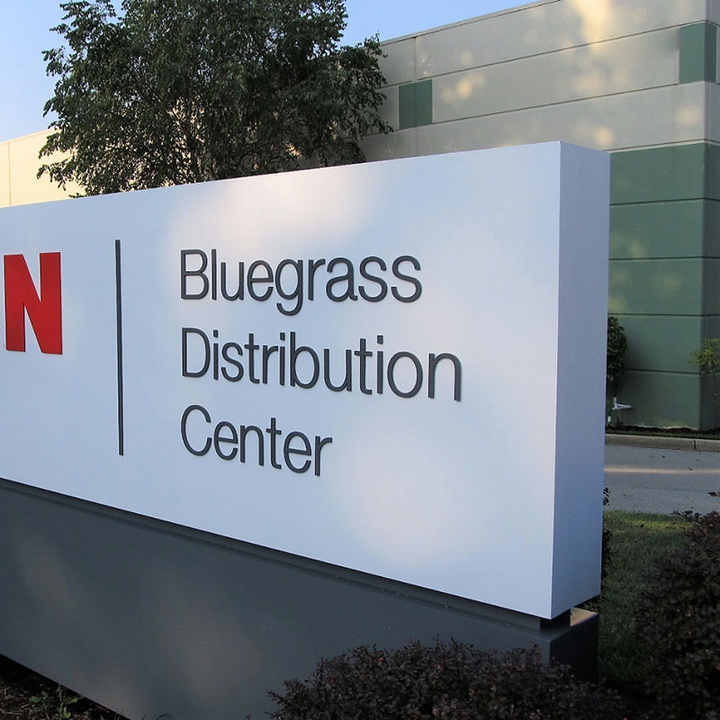 Hospital Wayfinding Pylon Signage - Customized Solutions