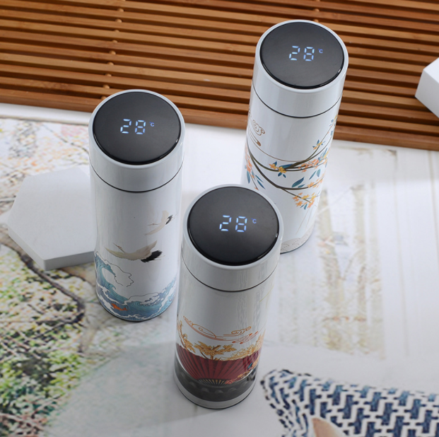 Intelligent Thermos with Temperature Sensing and Reminders
