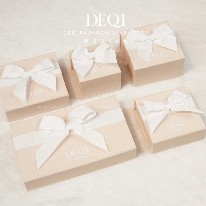 Luxury Jewelry Box - Fashionable Gift Packaging Solutions
