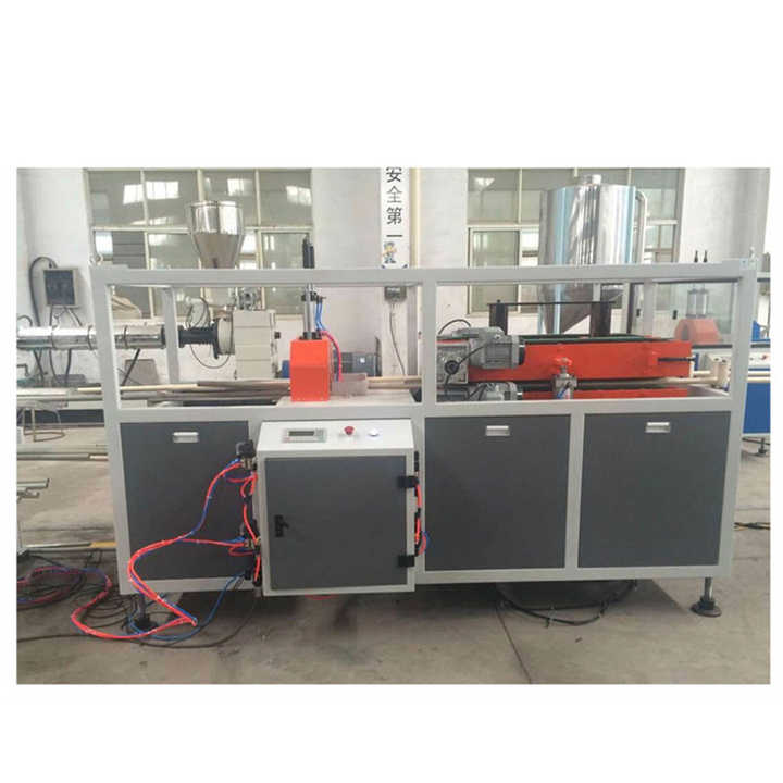 Extrudeuse de PVC à double vis, ligne de production de tuyaux composite ...