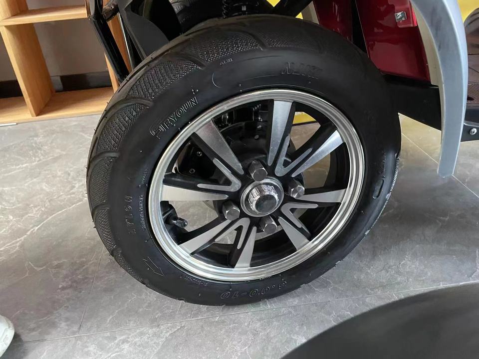 Freeland 150kg Load-Bearing Electric Car for Elder Hot Sale