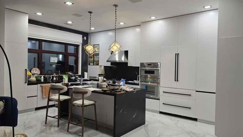 Minimalist White Kitchen Island Cabinets with Stainless Steel and Black ...