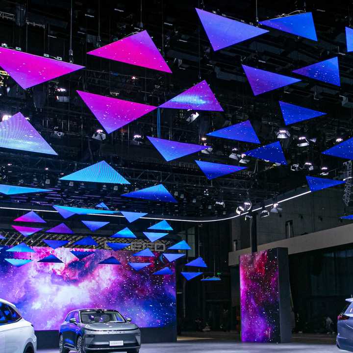 DMX512 Kinetic LED Screen Lights Lifting Triangle LED Display Stage Light for Motor Show Dj ...