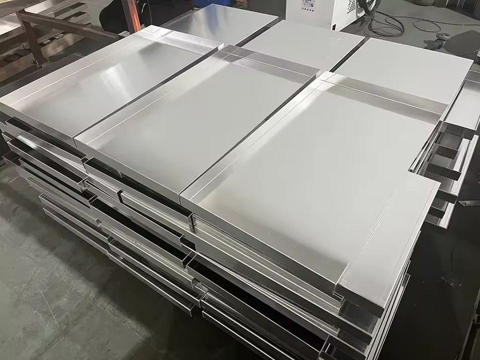Durable Commercial Baking Trays - Heat Resistant & Ecofriendly