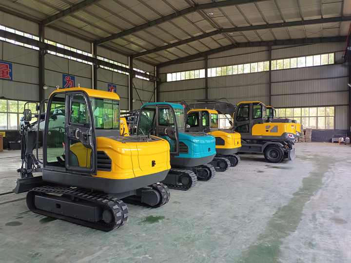 3.5 Ton Wheel Excavator for Sale - Long Lifetime & Power
