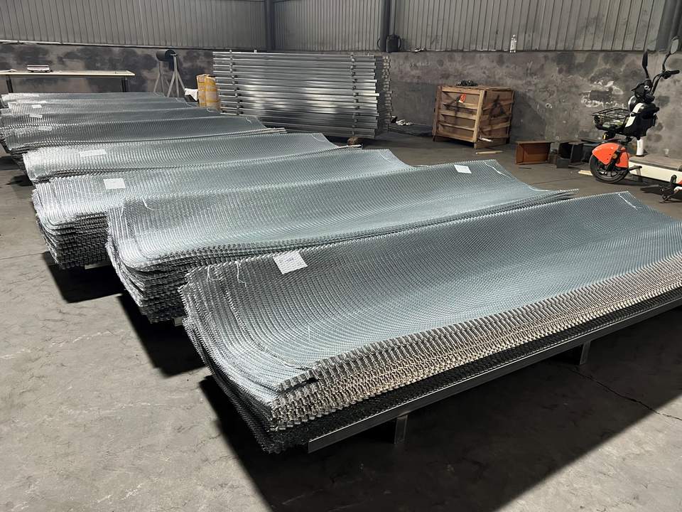 Factory Lower Price 1.75/2.5/3.4lbs Galvanized Expanded Metal Lath 27 ...