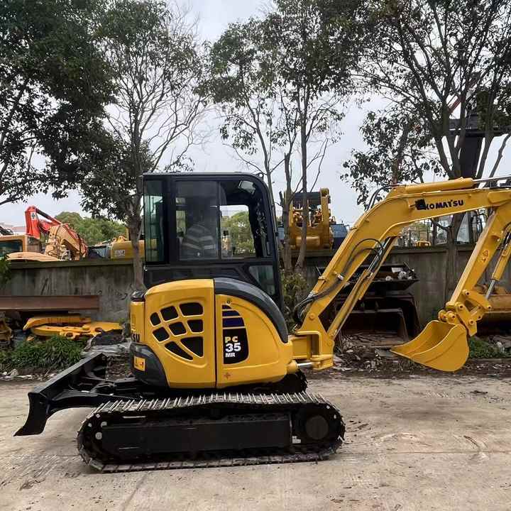 Used Komatsu PC35MR excavators Original Komatsu PC35MR micro-hook machines are powered and ...