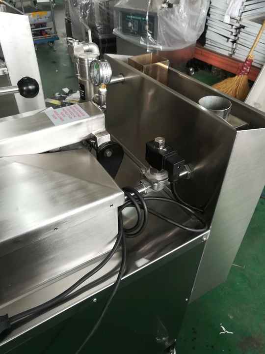Henny Penny PFG600 Natural Gas Pressure Fryer - Computron 8000 Controls