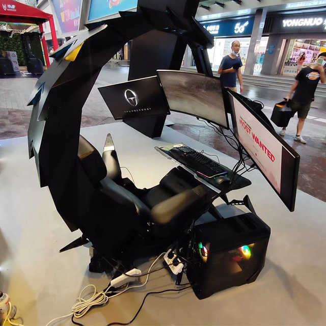 Scorpion Gaming Chair - Foldable, Adjustable & Extendable