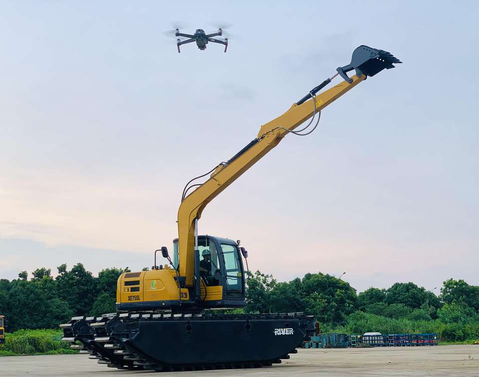 XE160SL 16 Ton Amphibious Excavator Floating Dredging Machine for Swamp ...