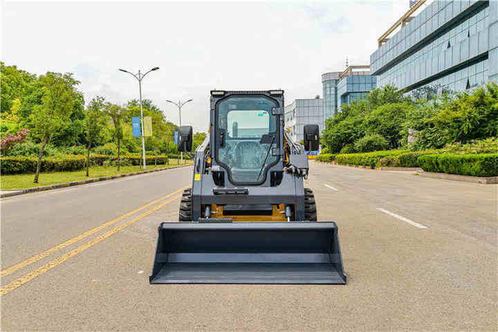 XC7-SR08 Wheel Skid Steer Loader 0.45m³ Bucket 3210kg Compact Machine for Industrial and ...