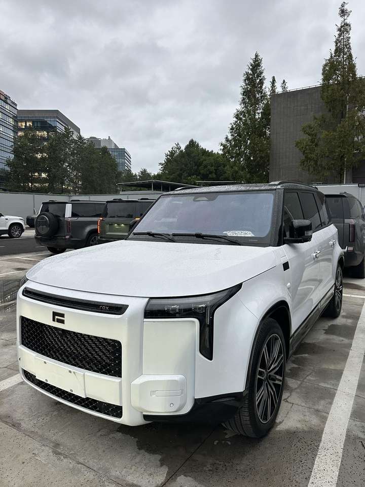 ROX 01 Adamas 2026 - Premium 6 Seater SUV Hybrid Car