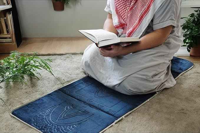Personalized Muslim Prayer Mats - Foldable & Stain Resistant