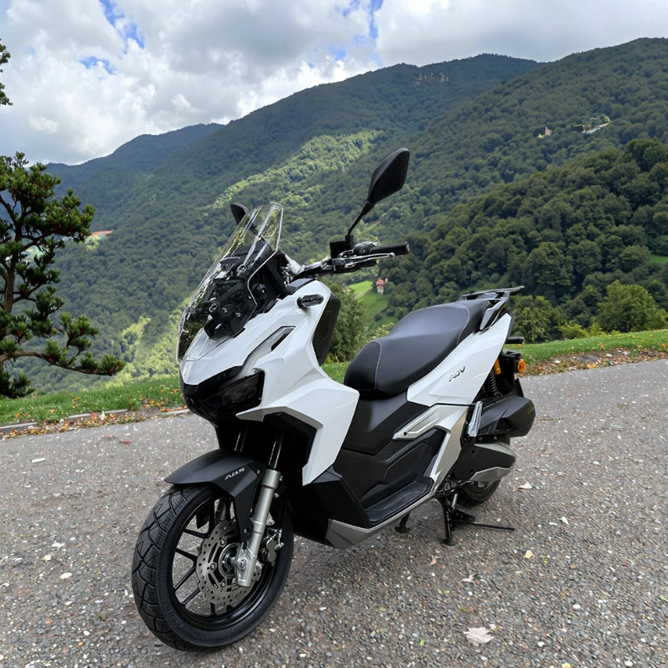 Powerful 200cc Motorcycles Water Cooled Engine Abs Disc Brake System 120km/h Gas Scooters Adv200 ...