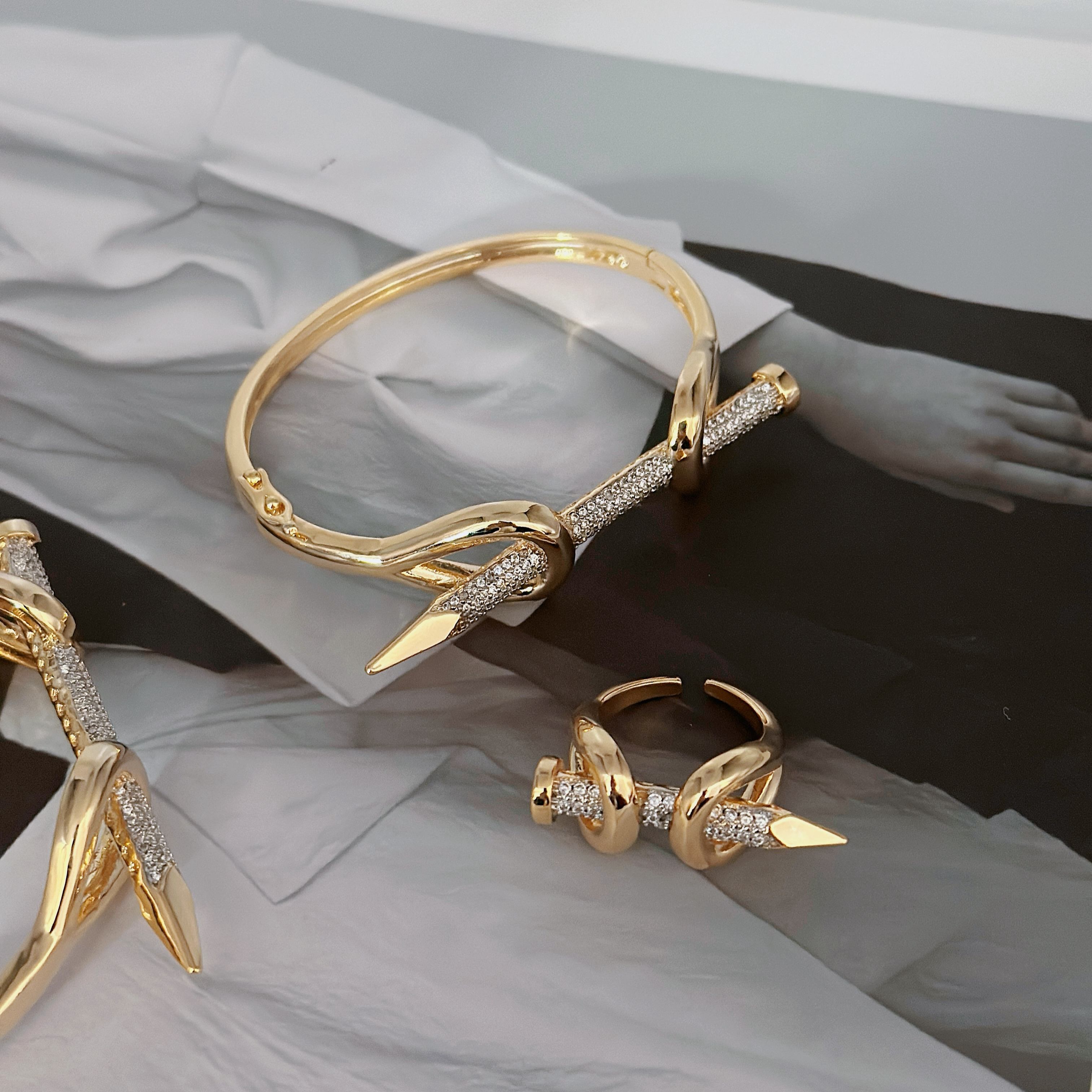 How to Choose the Best Cartier Bangles: A Complete Buying Guide
