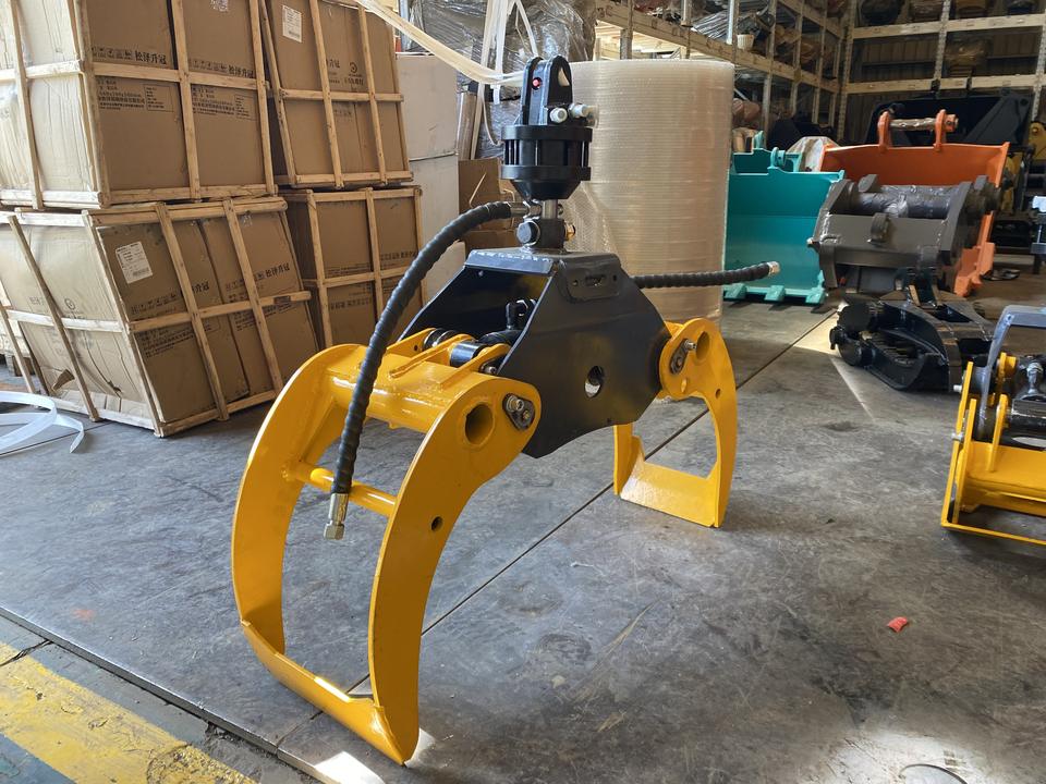 Crawler Tractor Grabs Skid Steer Loader Grabs Rotating Log Wood Grapple ...