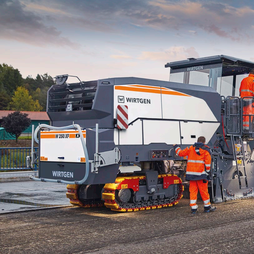 Road Construction Machinery W250XF 900KW 2200mm Asphalt Cold Recycler ...