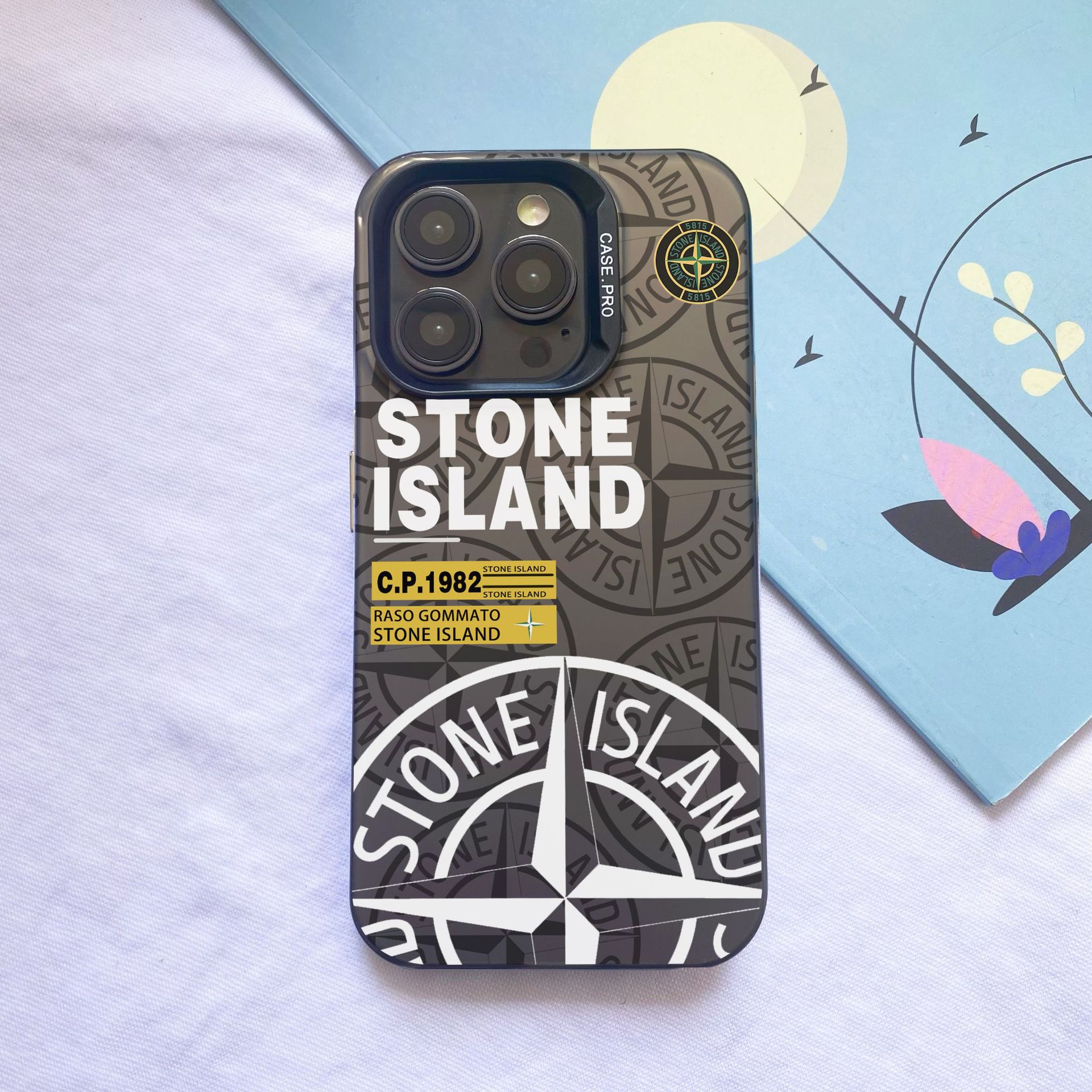 Coque Stone Island pour iPhone 12 - Design tendance et durable