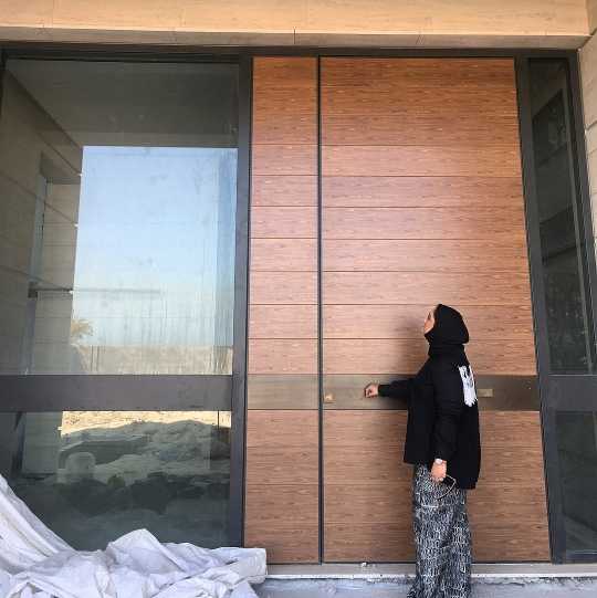 Seeyesdoor Metal Frame Solid Wood Teak Pivot Door for Modern House