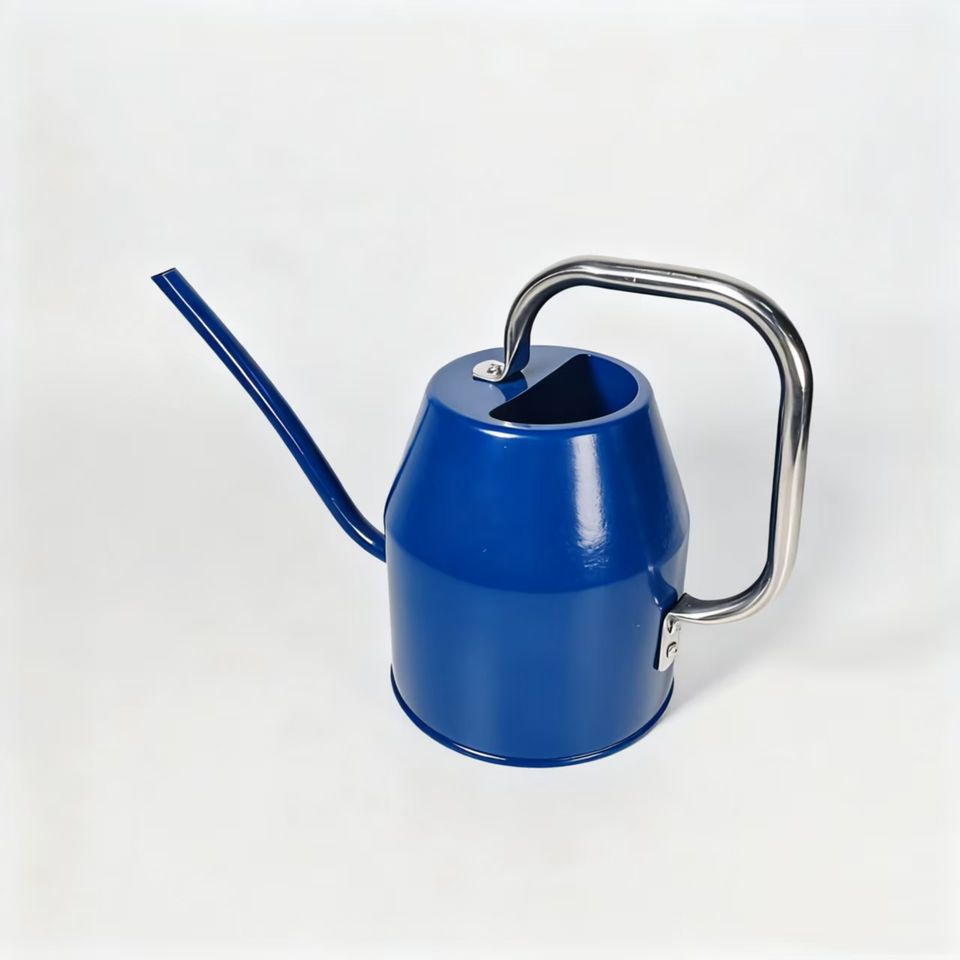 Metal long-spouted watering can, a large-capacity tool for watering ...