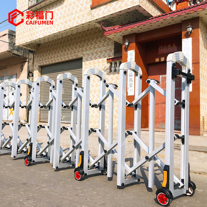 Retractable Traffic Barrier Isolation Fence with Wheels Movable ...