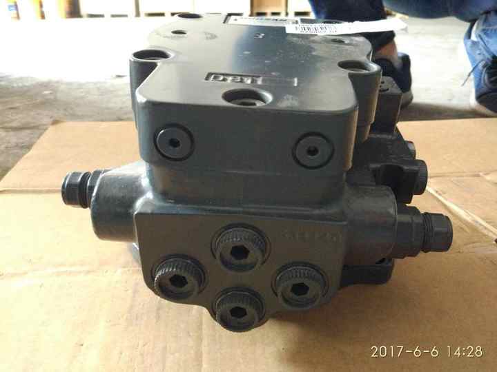 DX60 K1026305A Swing Motor for 6tons Excavator - FLUTEKTECH