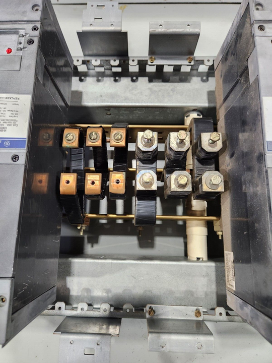 Customized 1200 MAIN LUG SPECTRA SERIES PANELBOARD 480Y/277 VAC 3 PHASE ...