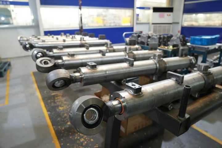Shantui SD22 Bulldozer Hydraulic Blade Oil Cylinder 23Y-62D-01000 ...