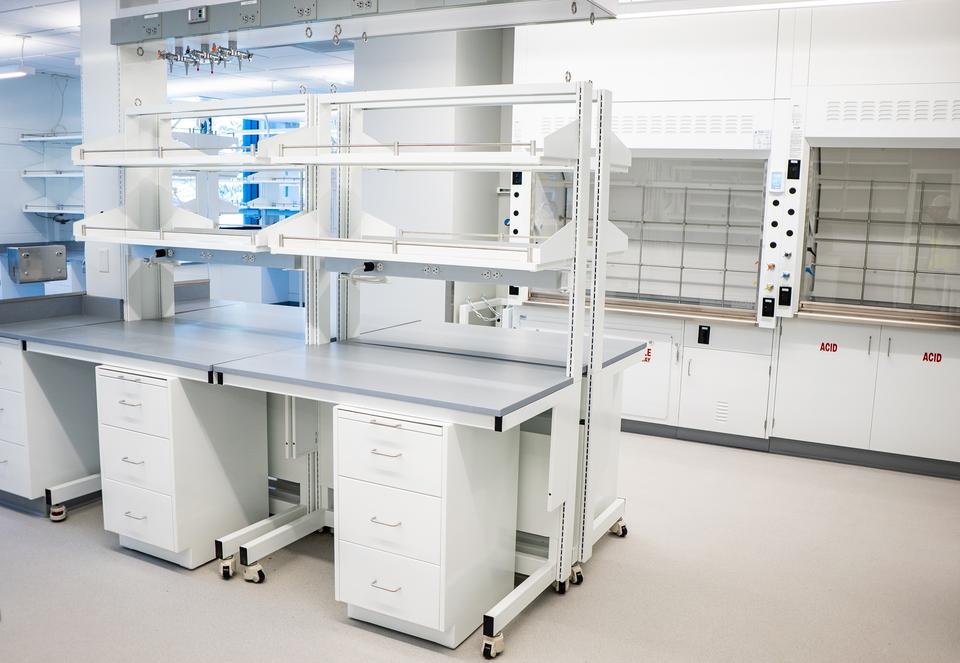 Lab Work Station with Movable Cabinet & Reagent Shelf for School ...