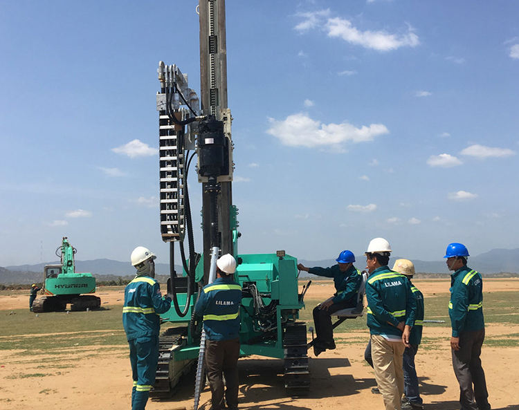 HFPV-1 Hydraulic Pile Driver Ground Spiral Drilling Solar Pile Driver ...