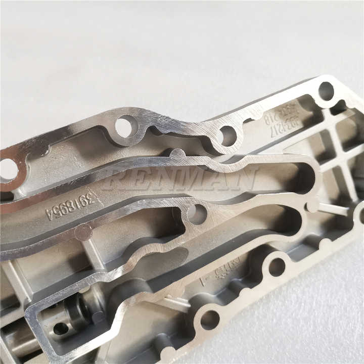 6BT 6BT5.9 Cummins Engine Parts - Lubricating Oil Filter Head
