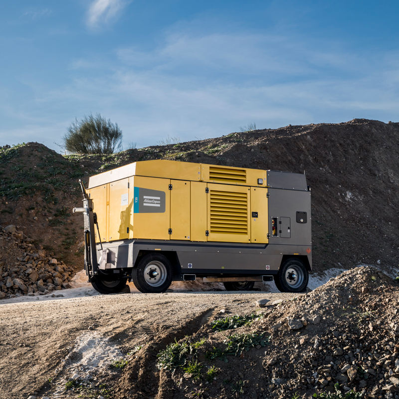 Atlas Copco's 15-30bar Large High-pressure diesel Screw air Compressor ...