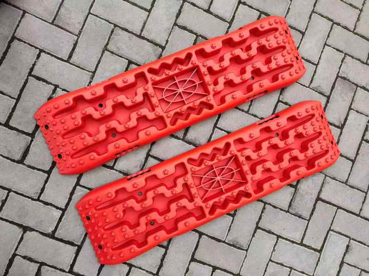 4X4 Recovery Traction Mats - off-Road Vehicle Escape Boards