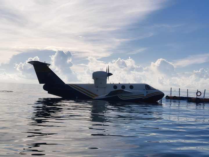 Seaplane 1 - Capacity 12, Land Distance 200-300m, V6 Engine