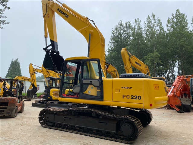 22ton Komatsu PC220 Crawler Excavator - Heavy Equipments