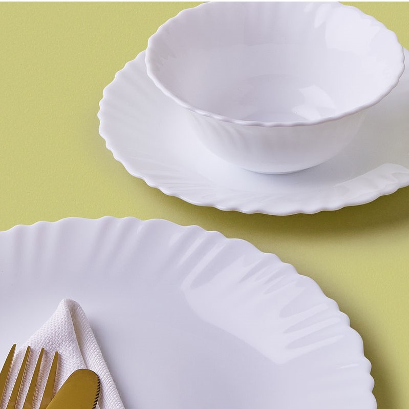 Elegant Dining Experience with Quality curved plates set for Business ...