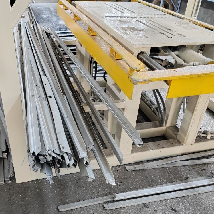 Innovative Design Dual-Station Frame Dismantling System PV Module ...