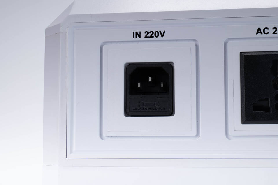 2000W Solar Generator LiFePO4 Battery 220V Pure Sine Wave AC Outlet ...
