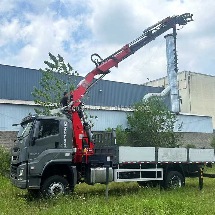 8 Ton Isuzu Folding Crane Truck with Hydraulic Grabber Earth Digger ...