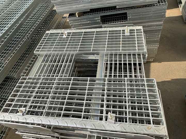 Most popular Stair Step Steel Grating Hot Dip Galvanized Step Tread ...