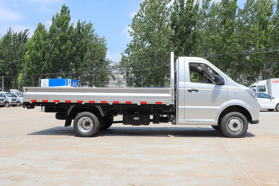 New Dongfeng Mini Cargo Truck 122HP 4x2 | 3.7M Single Row Flatbed with ...