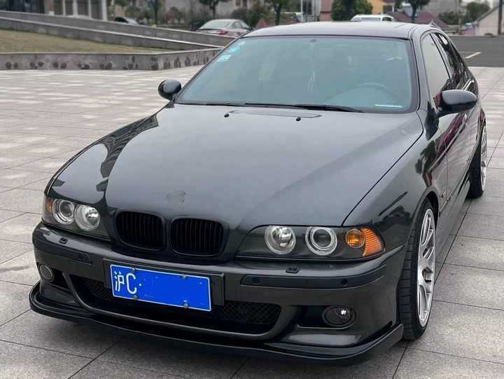 E39 M5 Carbon Fiber Front Lip - Enhance BMW M5 Aesthetics